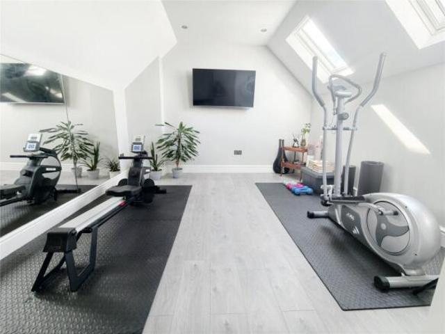 5 bedroom detached house for sale in Lynwood Grove, Orpington, BR6