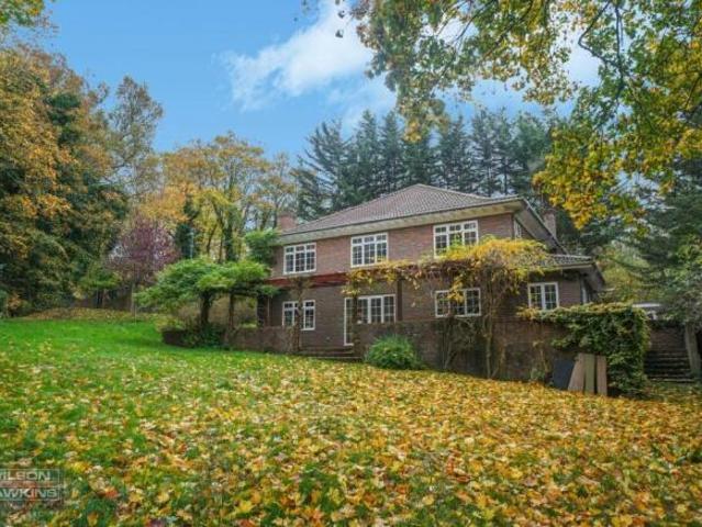 5 bedroom detached house for sale in Mount Park Road Harrow on The Hill, HA1