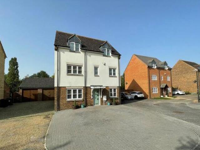 5 Bedroom Detached House For Sale In Monkston Park, Milton Keynes