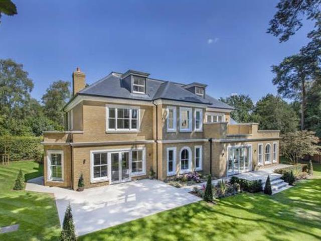 5 bedroom detached house for sale in Monks Close Ascot SL5