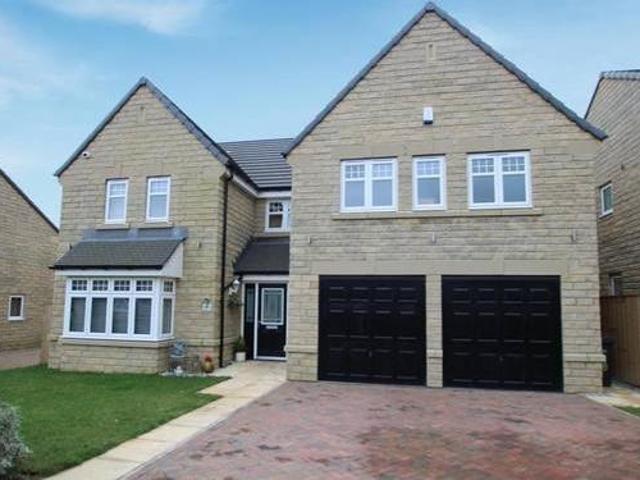 5 bedroom detached house for sale in Moorbank Drive Shelf Halifax HX3