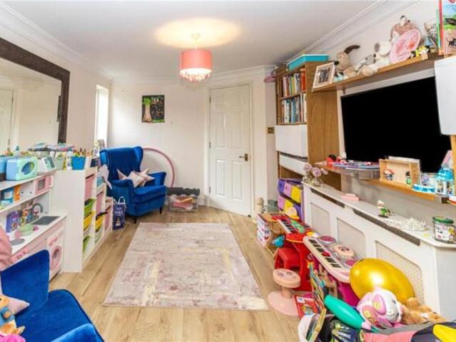 5 bedroom detached house for sale in Magnolia Close, Park Street, St. Albans, AL2