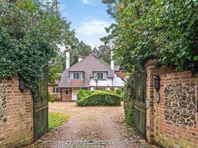 5 bedroom detached house for sale in Maidenhead Berkshire SL6 SL6