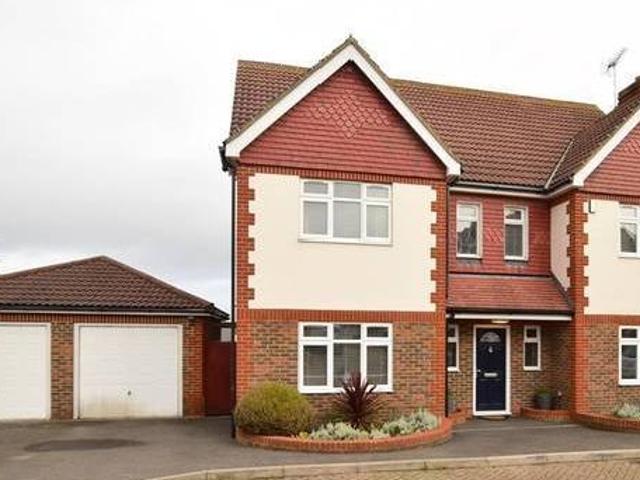 5 bedroom detached house for sale in Main Road Chattenden Rochester Kent ME3