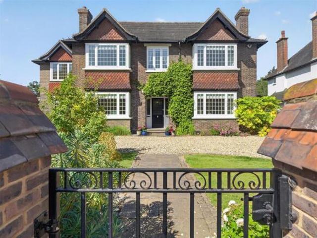 5 bedroom detached house for sale in Manor Way, Beckenham, BR3