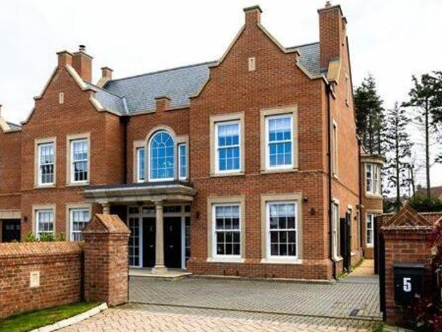 5 Bedroom Detached House For Sale In Manorside, Wynyard