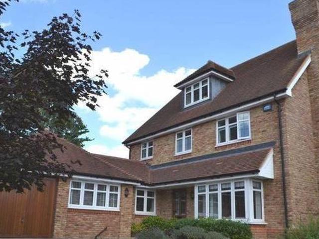 5 bedroom detached house for sale in Maple Close Tonbridge TN10