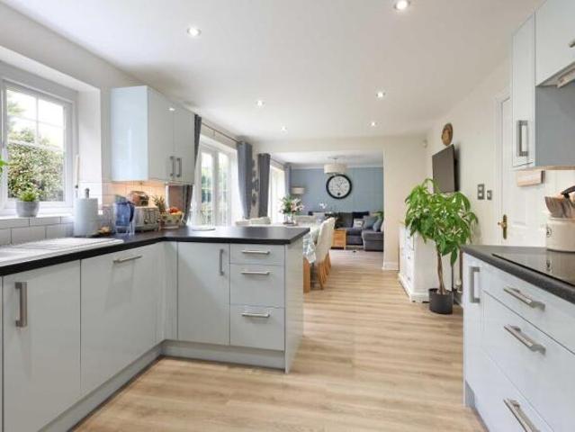 5 bedroom detached house for sale in Maple Drive, Tilehurst, Reading, West Berkshire, RG30