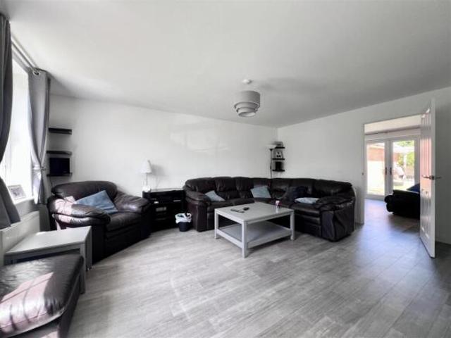 5 bedroom detached house for sale in Marcellus Way, Fairfields, Milton Keynes, MK11