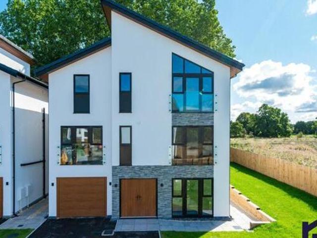 5 Bedroom Detached House For Sale In Marklands, Stanifield Lane