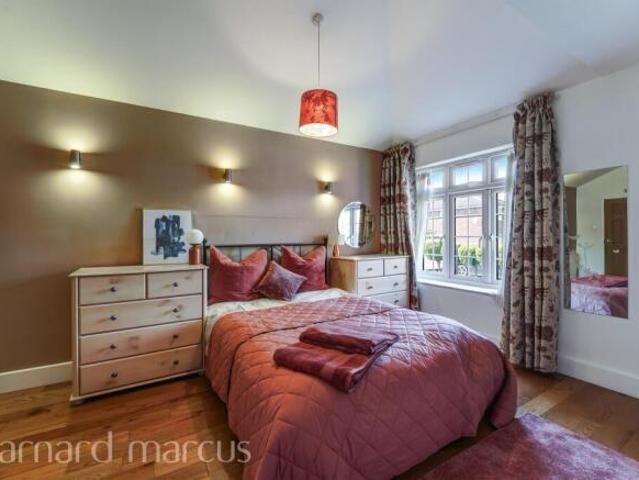 5 bedroom detached house for sale in Maria Theresa Close, New Malden, KT3