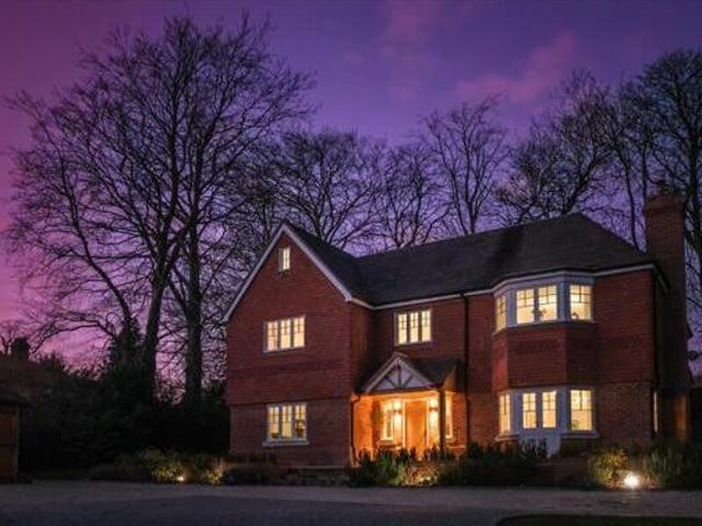 5 Bedroom Detached House For Sale In Marlborough