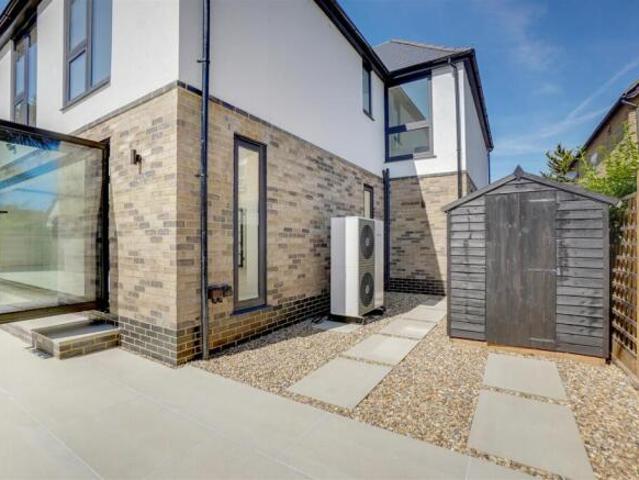 5 bedroom detached house for sale in Marshall Road, Rainham, ME8