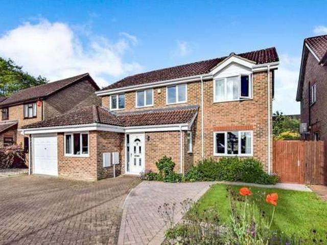 5 bedroom detached house for sale in McNaughton Close Farnborough Hampshire GU14