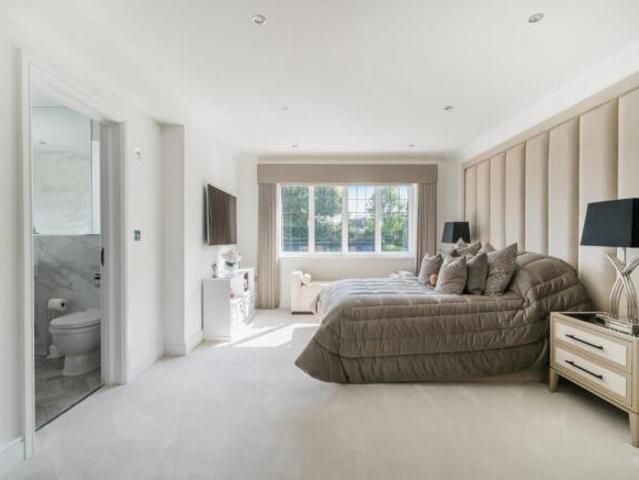 5 bedroom detached house for sale in Meadow Way, Farnborough Park, Orpington, Kent, BR6
