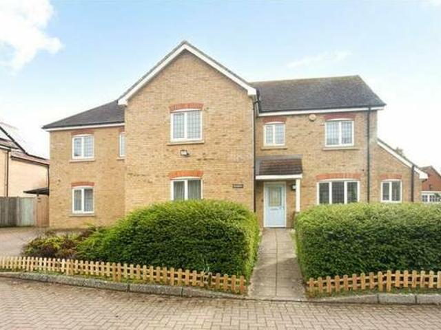 5 bedroom detached house for sale in Middle Farm Close Chieveley Newbury Berkshire RG20