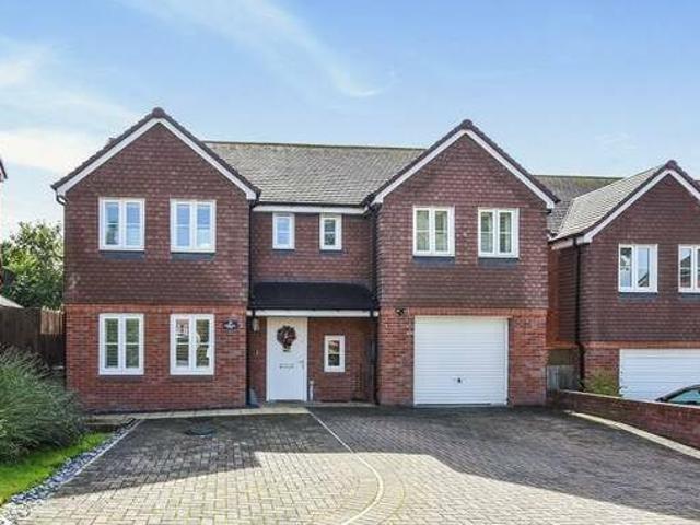 5 bedroom detached house for sale in North Baddesley Southampton SO52