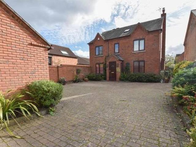 5 bedroom detached house for sale in Nethergate Clifton Village Nottingham NG11