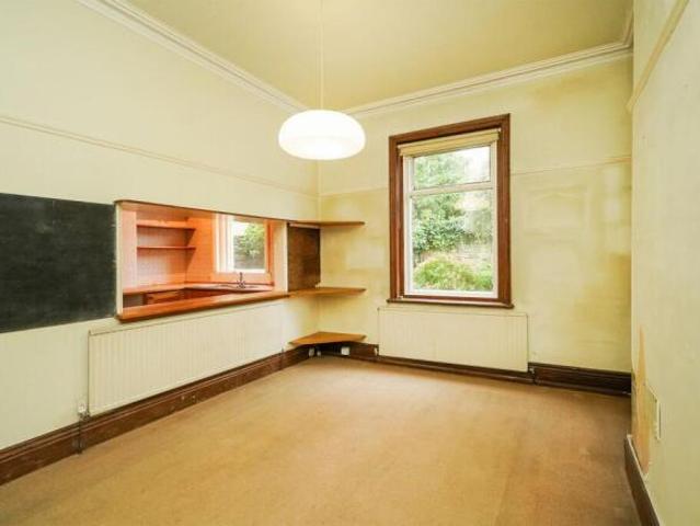 5 bedroom detached house for sale in Nethergreen Road, Sheffield, S11