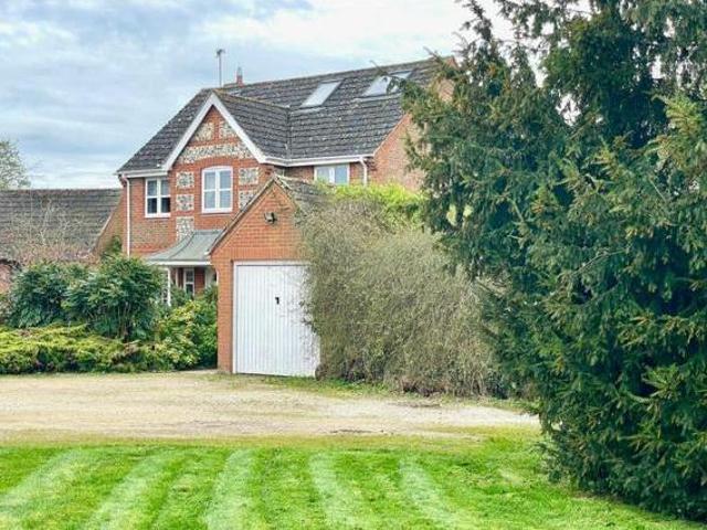 5 Bedroom Detached House For Sale In Newbury