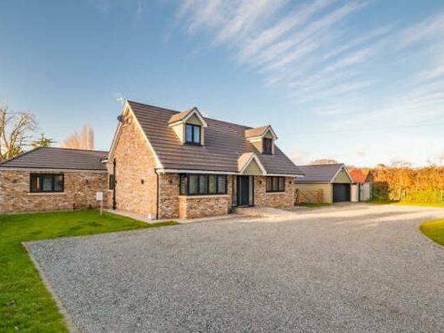 5 bedroom detached house for sale in Smallgains Lane Stock Essex CM4