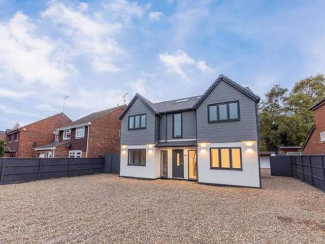 5 bedroom detached house for sale in Southwood Road Farnborough Hampshire GU14