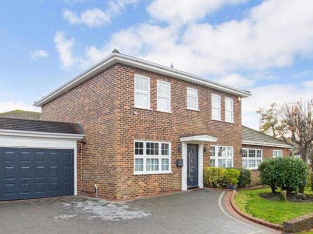 5 Bedroom Detached House For Sale In South Croydon