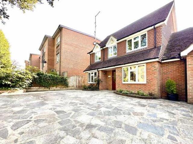 5 Bedroom Detached House For Sale In South Croydon