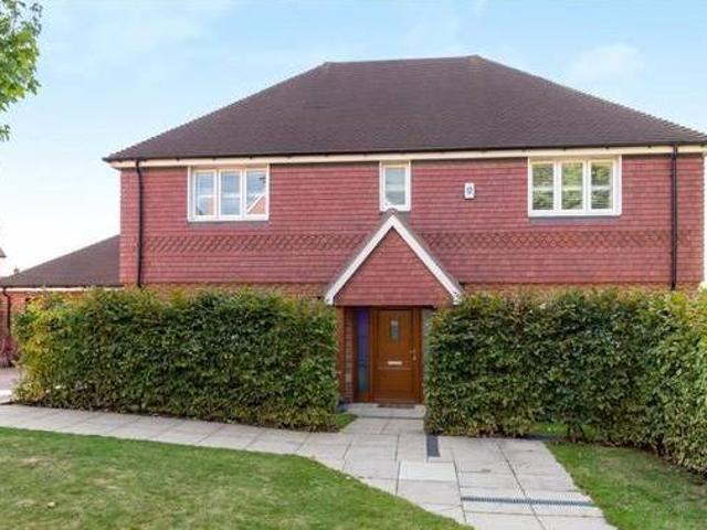 5 bedroom detached house for sale in Sorrel Drive Warfield Berkshire RG42 RG42