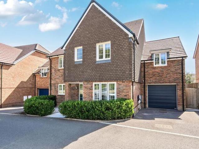 5 bedroom detached house for sale in Saunders Way, Longacre, RG23