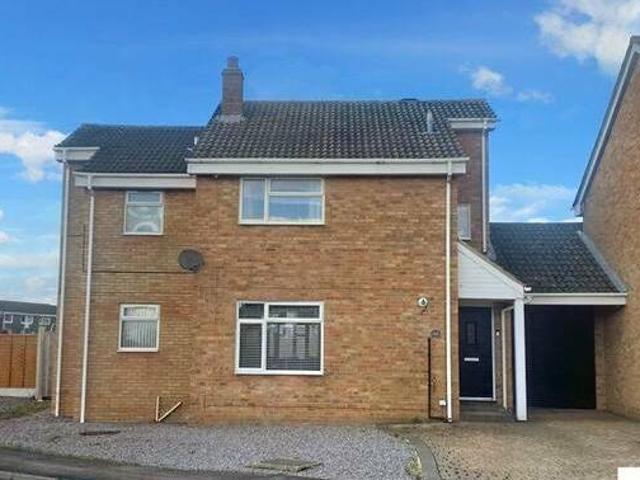 5 bedroom detached house for sale in Sagecroft road Thatcham RG18