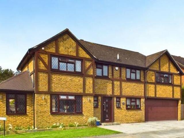 5 Bedroom Detached House For Sale In Sandhurst, Berkshire
