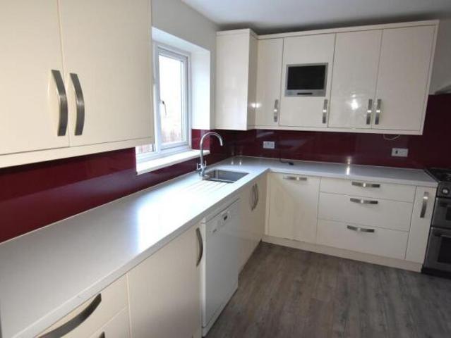 5 bedroom detached house for sale in Sandpiper Road, South Croydon, Surrey, CR2