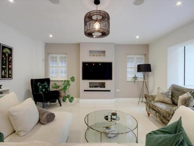 5 bedroom detached house for sale in Serpentine Road, Sevenoaks, Kent, TN13