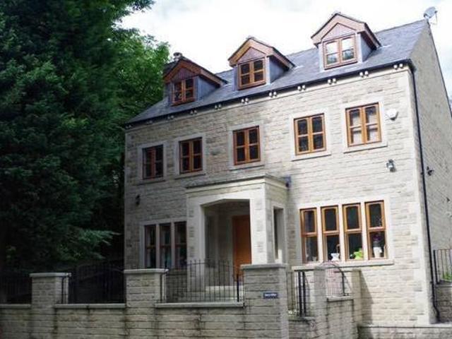 5 bedroom detached house for sale in Shaw Villas HX2 HX2