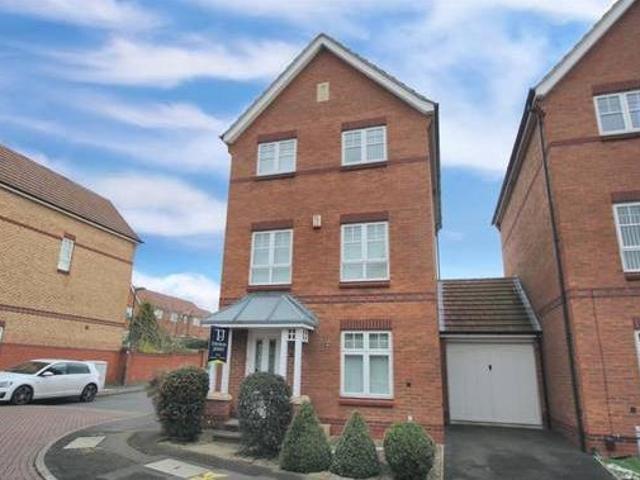 5 bedroom detached house for sale in Sheridan Way Sherwood Nottingham NG5