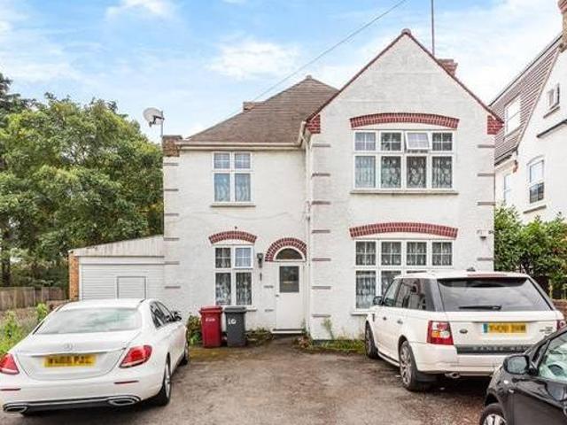 5 bedroom detached house for sale in Slough Berkshire SL1