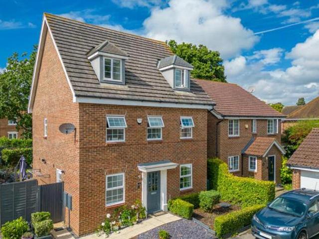 5 Bedroom Detached House For Sale In Spencers Wood, Reading