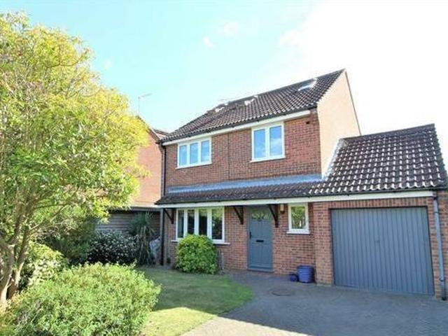 5 bedroom detached house for sale in Spindle Wood Highwoods Colchester Essex CO4 9SX CO4
