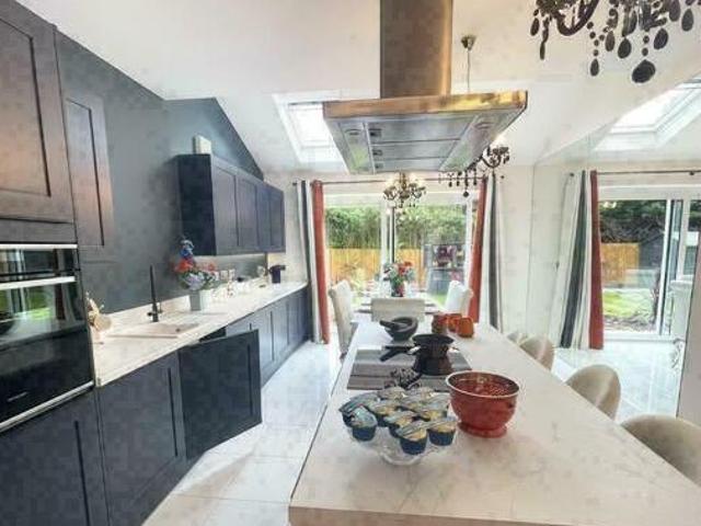 5 Bedroom Detached House For Sale In Spring View Fields