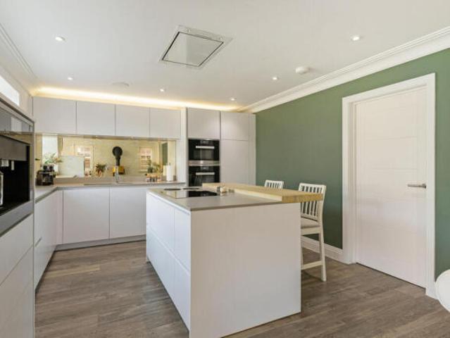 5 bedroom detached house for sale in Stuart Place, St. Albans, AL1