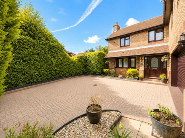5 bedroom detached house for sale in Studley Knapp, Walnut Tree, Milton Keynes, MK7