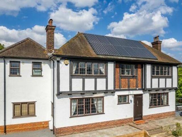 5 Bedroom Detached House For Sale In St. Albans, Hertfordshire
