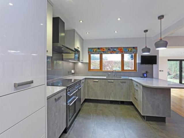 5 bedroom detached house for sale in St. Pauls Road, Kirkheaton, HD5 0EX, HD5