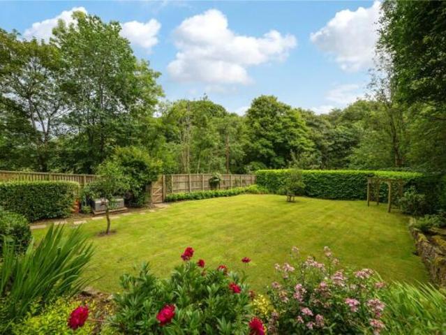5 bedroom detached house for sale in Stairfoot Close, Adel, Leeds, West Yorkshire, LS16