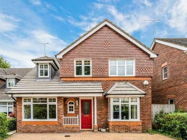 5 bedroom detached house for sale in Station RoadLingfieldRH7 6DZ RH7