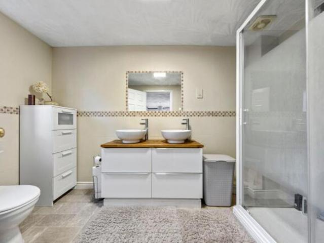 5 bedroom detached house for sale in Stretton Road, Stretton, WA4
