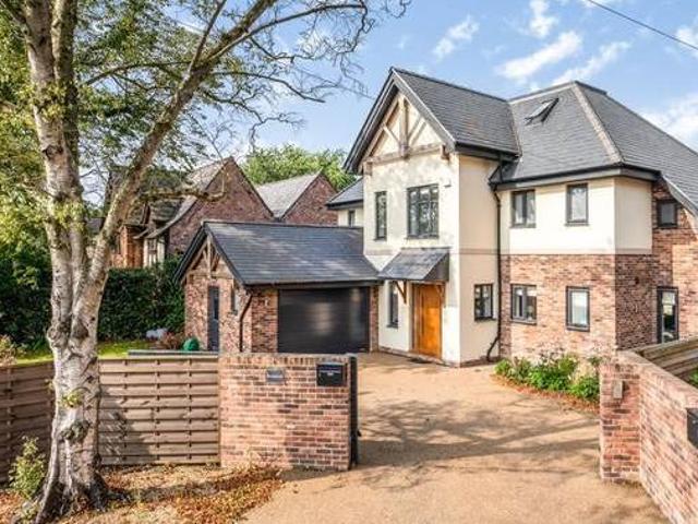 5 bedroom detached house for sale in Stretton Road Stretton Warrington Cheshire WA4 WA4