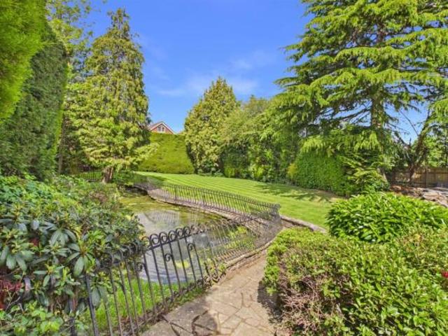 5 bedroom detached house for sale in Stroud Road, Tuffley, Gloucester, GL4