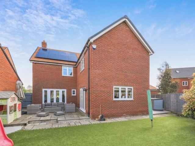 5 bedroom detached house for sale in Sutherland Lane, Bedford, MK40
